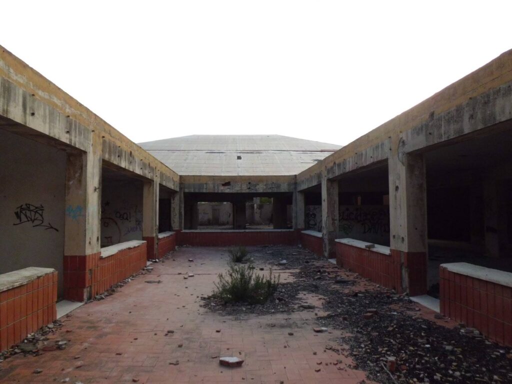 Los misterios del antiguo colegio de Agost: cuando el silencio pregunta ...